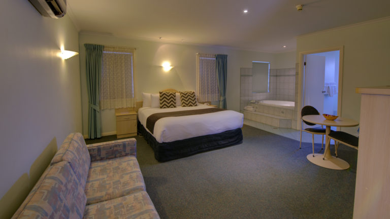 Charles Rasp Motor Inn | Luxury Group Accommodation Broken Hill